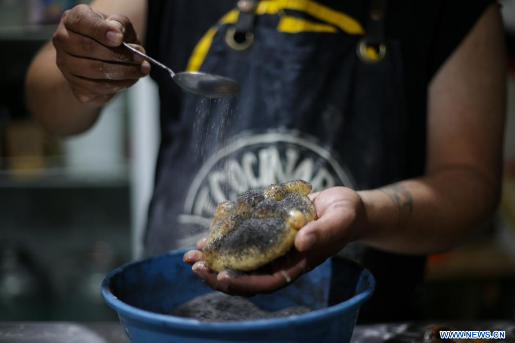 ESPECIAL: Pan de muerto negro, un manjar mexicano inspirado en el maíz ...